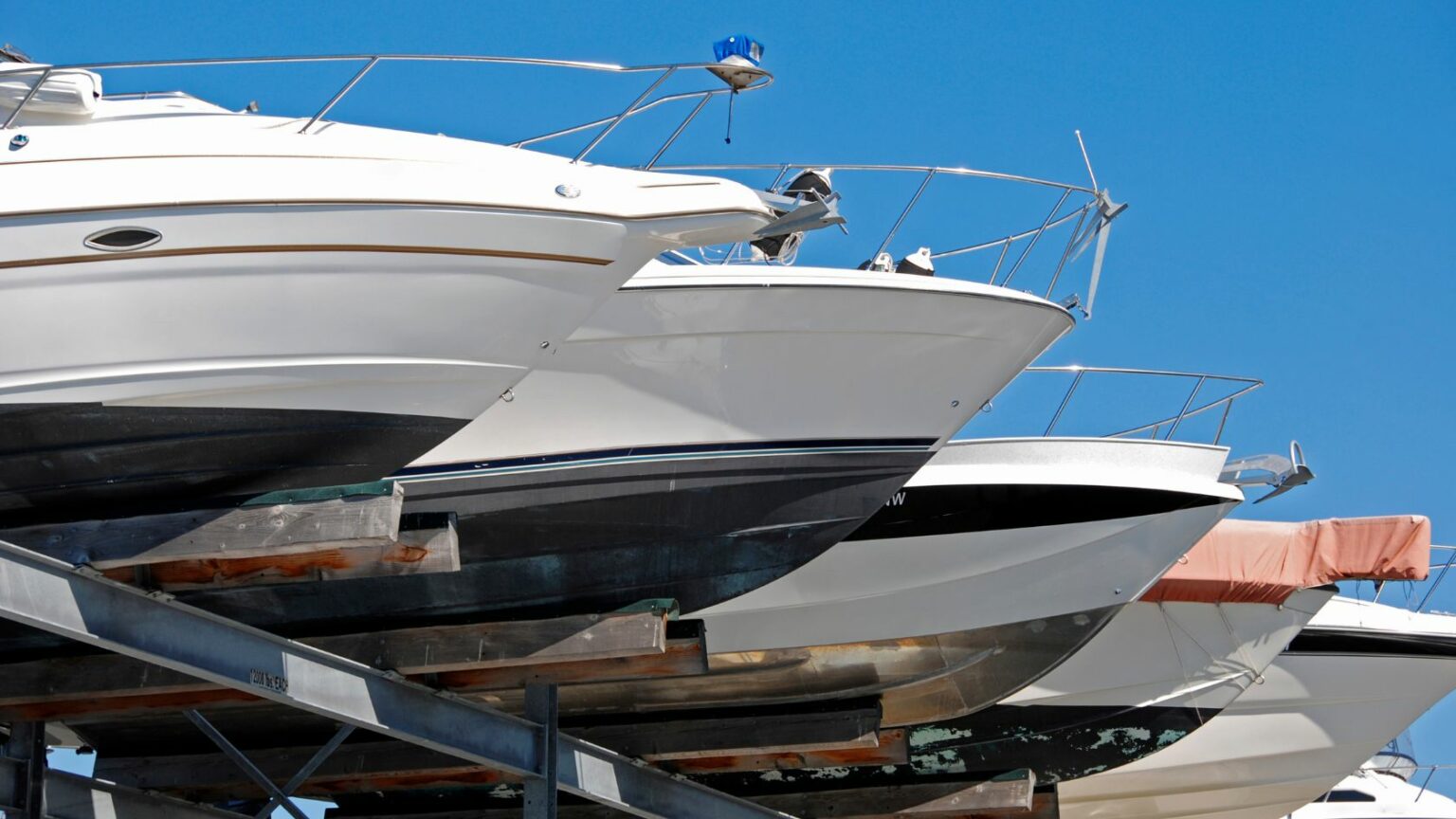 12 Boat Storage Options Compared (Pros, Cons, Costs) | Boatzon