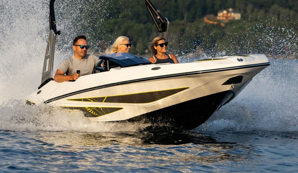 5 Best Jet Boats: Considerations and Comparisons - Boatzon